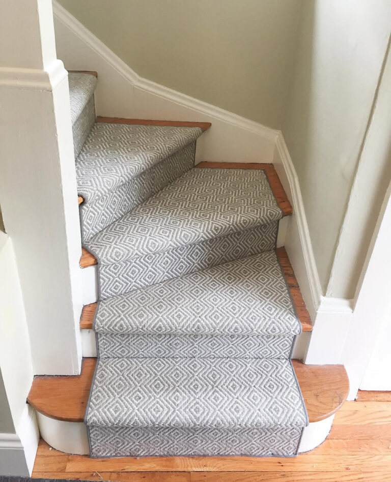 Choosing the Best Carpet Material for Stair Runners in 2025